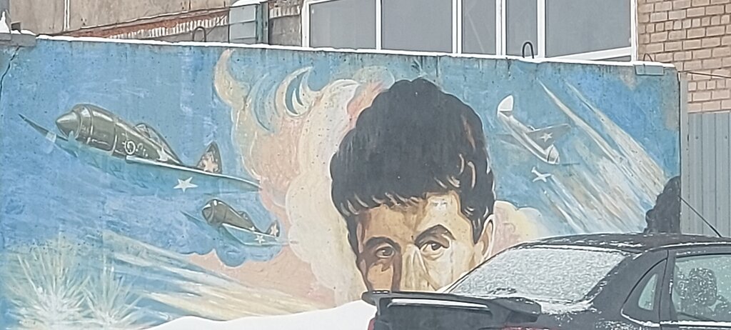 Sokak sanatı Стрит-арт в честь лётчика Маэстро, Velikiy Novgorod, foto