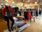 Sporting Life (Toronto, 2665 Yonge Street), spor giyim ve ayakkabı  Toronto'dan