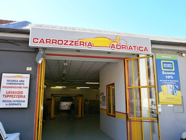 Jant ve lastikçiler Carrozzeria Adriatica, Marche, foto