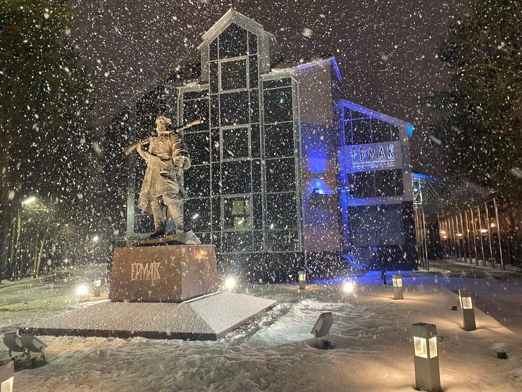 Anıt, heykel Ермак, Surgut, foto