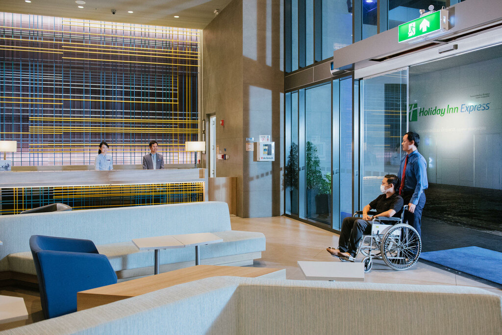 Otel Holiday Inn Express Bangkok Soi Soonvijai, Bangkok, foto