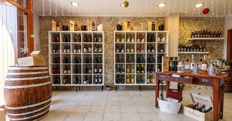 Alkollü içecekler Enoteca Sa Prama, Sardunya, foto
