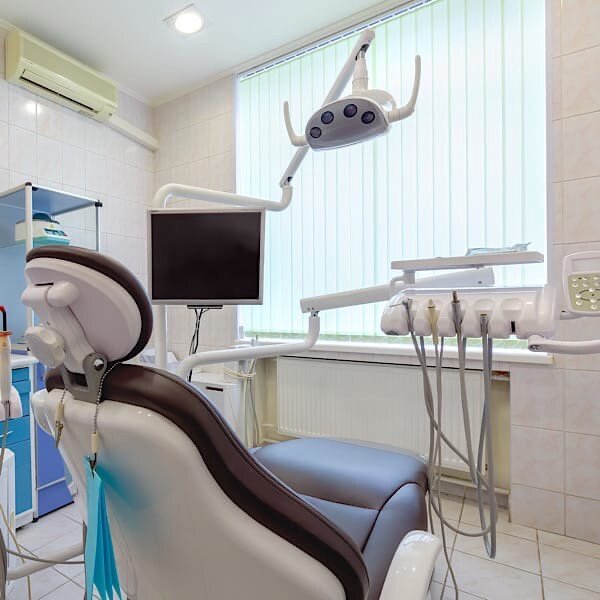 Özel ağız ve diş sağlığı klinikleri ve muayenehaneleri 32 Белых, Saint‑Petersburg, foto