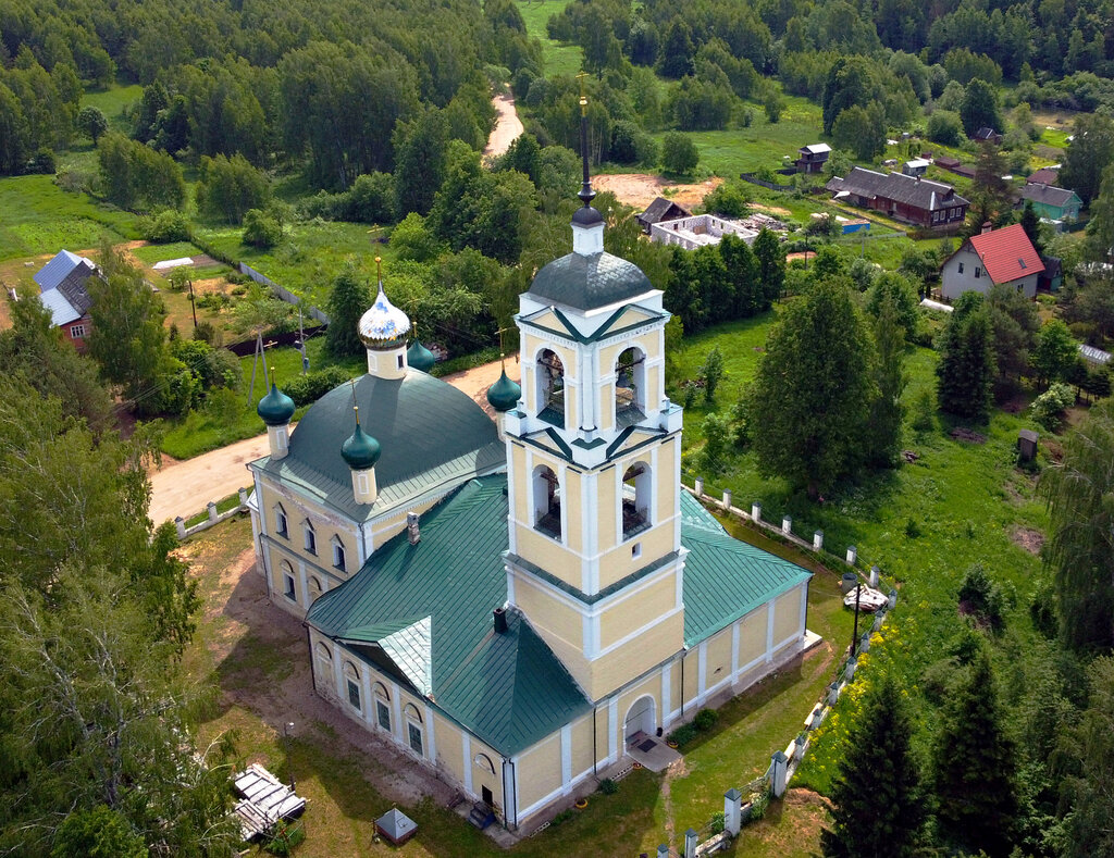 Ortodoks kiliseleri Tserkov Nikolaya Chudotvortsa V Vashke, Yaroslavskaya oblastı, foto