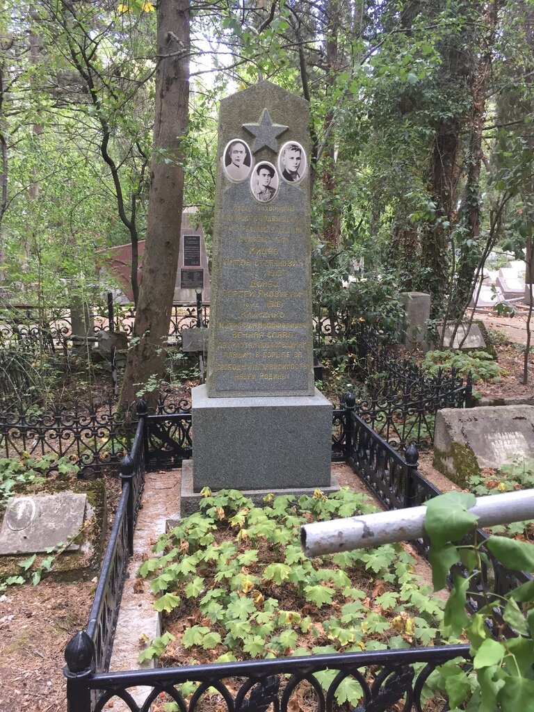 Anıt, heykel Братская могила подпольщиков, Kırım Cumhuriyeti, foto