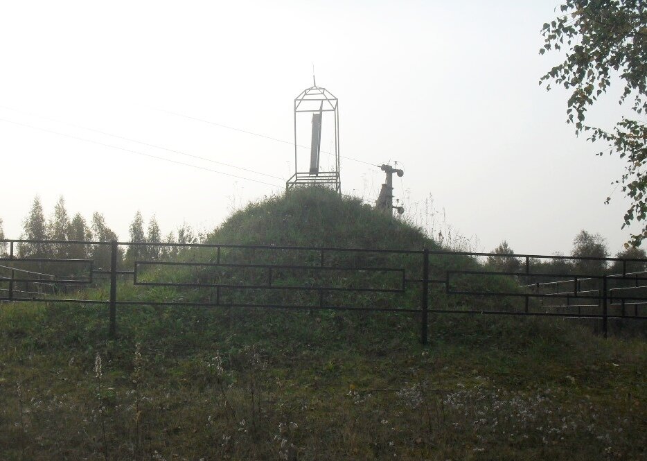 Anıt, heykel Воинское захоронение, Pskovskaya oblastı, foto