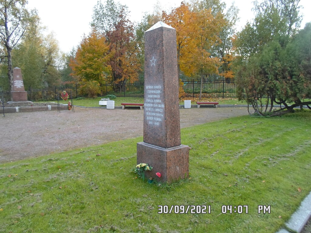 Anıt, heykel Обелиск братской могилы советских воинов и ленинградцев, Saint‑Petersburg, foto