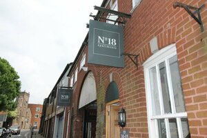 Number 18 Apartments (England, Devon County, Exeter), otel  Exeter'dan