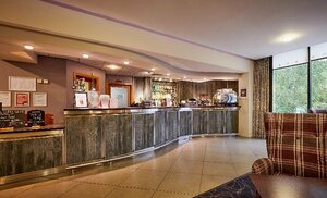 Stirling Court Hotel (Scotland, Stirling, Bridge of Allan), otel  Stirling Konsey Alanı'ndan