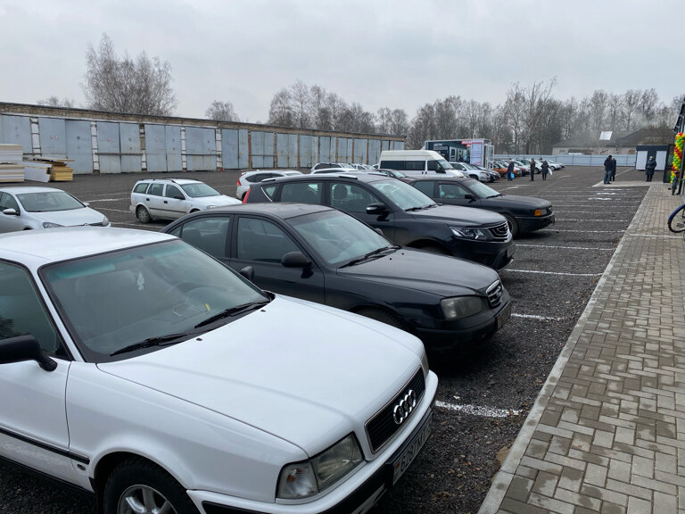 Otoparklar Parking lot, Borisov, foto