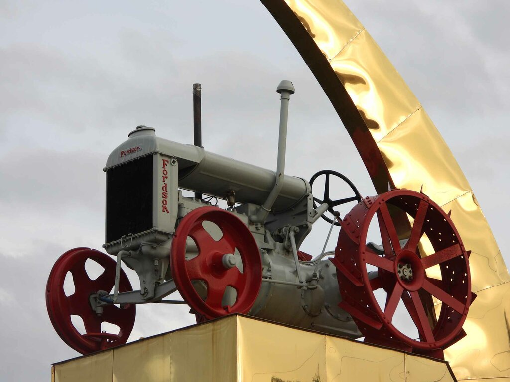 Anıt, heykel Первопроходцам-целинникам, Stavropolski krayı, foto