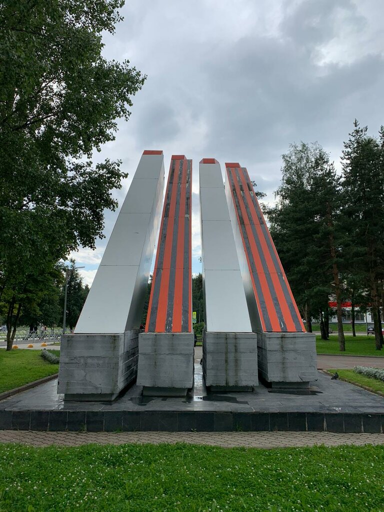 Anıt, heykel Стела Победы, Yaroslavl, foto