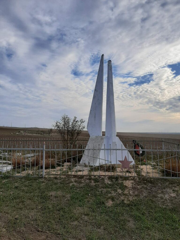 Anıt, heykel Братская могила советских воинов. Уч. № 1362, Kırım Cumhuriyeti, foto