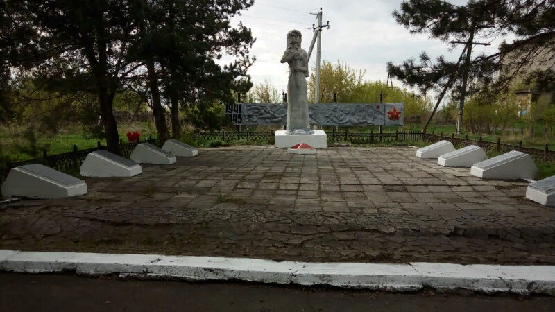 Anıt, heykel Воинам-землякам, погибшим в годы Великой отечественной войны, Omskaya oblastı, foto