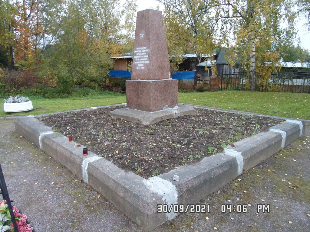 Anıt, heykel Обелиск братской могилы советских воинов и ленинградцев, Saint‑Petersburg, foto