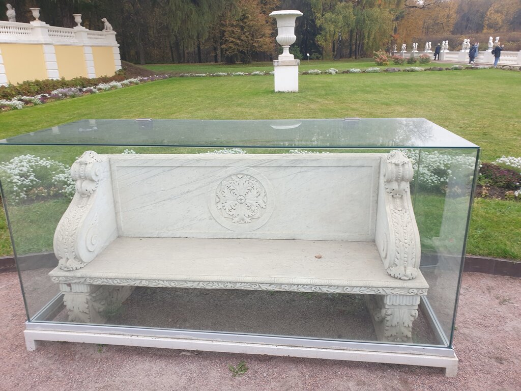 Dekorasyon ve süsleme, onur panosu Мраморная скамья, Moskova ve Moskovskaya oblastı, foto