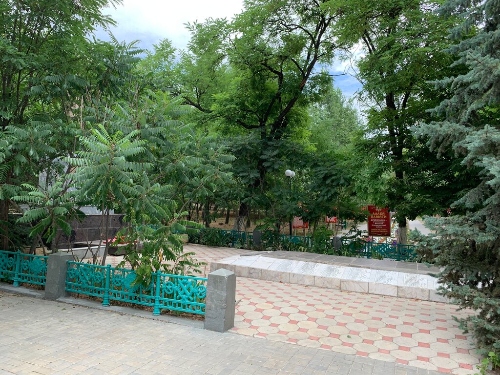 Anıt, heykel Братская могила, Dubovka, foto