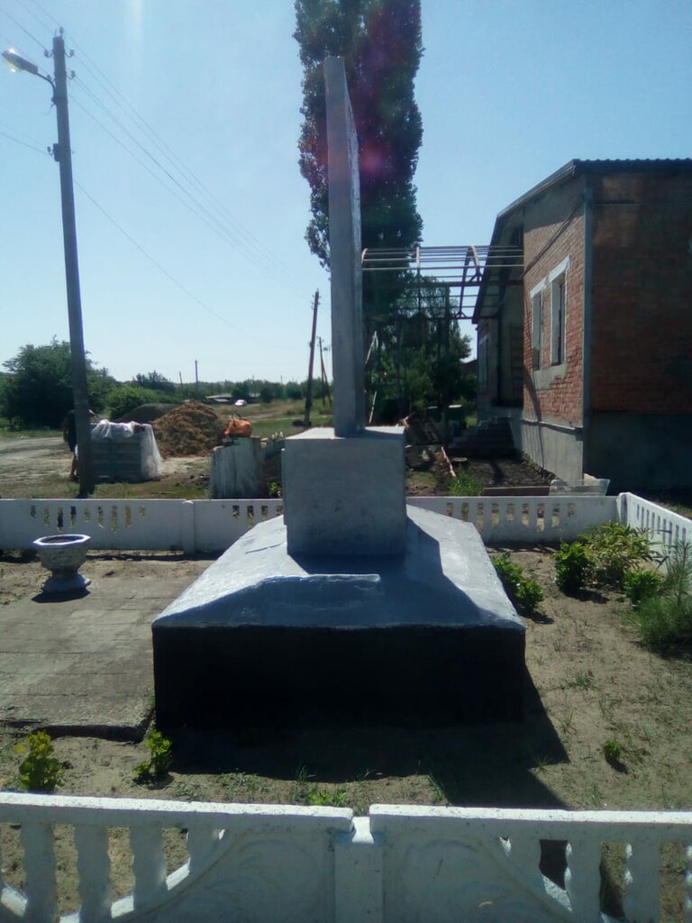 Anıt, heykel Землякам, Rostovskaya oblastı, foto
