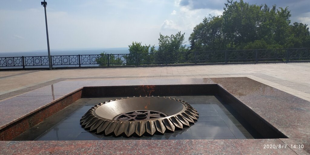 Anıt, heykel Вечный огонь, Ulyanovsk, foto
