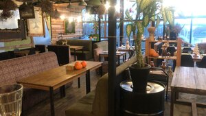 Wood house (Oktyabrskaya ulitsa No:1А), kafe  Azov'dan