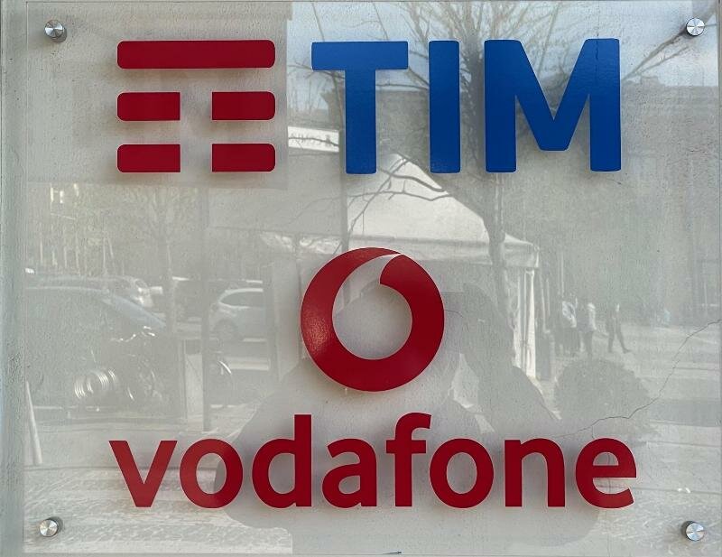 Telekomünikasyon ekipmanları Telefonia Quarrata - Tim - Vodafone - WindTre, Toskana, foto
