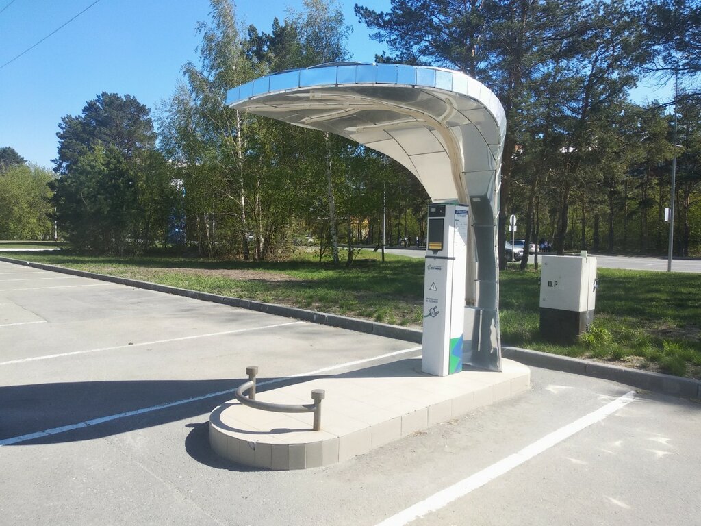 Elektrikli oto şarj istasyonları Станция зарядки электромобилей, Tiumen, foto