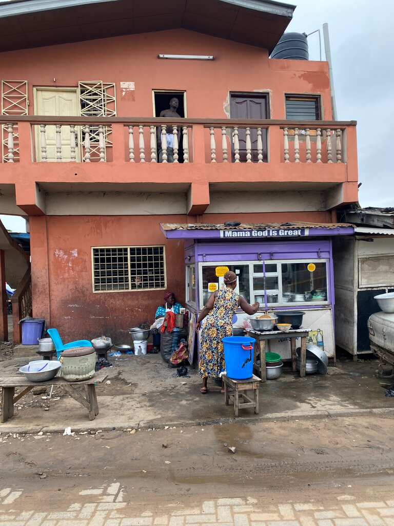 Montaj ekipmanları Mama God Is Great Food Joint, Akra, foto