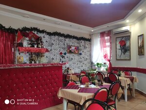 Family Cafe (Internatsionalnaya ulitsa No:29, Yessentuki), kafe  Essentuky'den