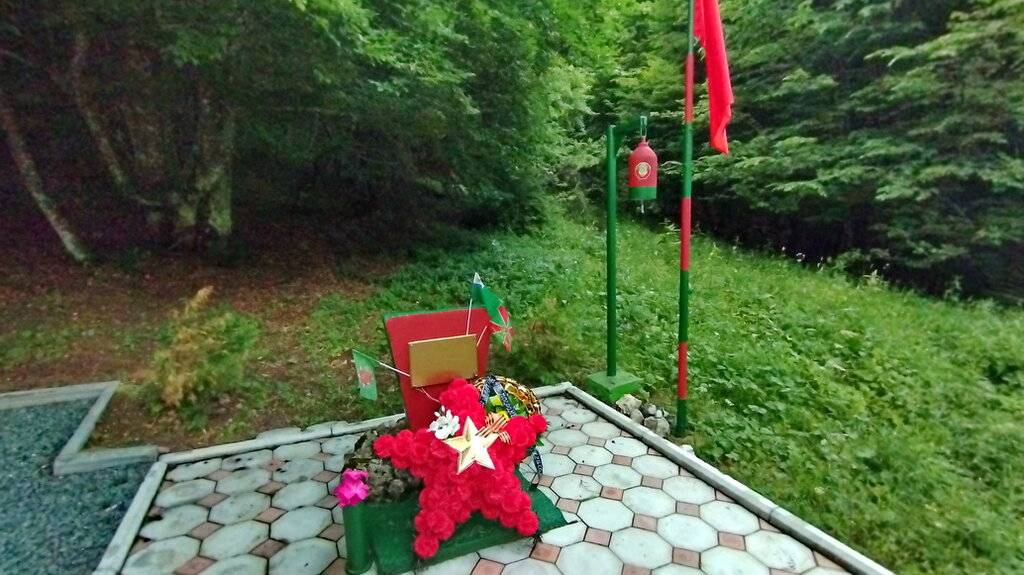 Anıt, heykel Памятник пограничникам пограничной заставы Ай Петри, Kırım Cumhuriyeti, foto