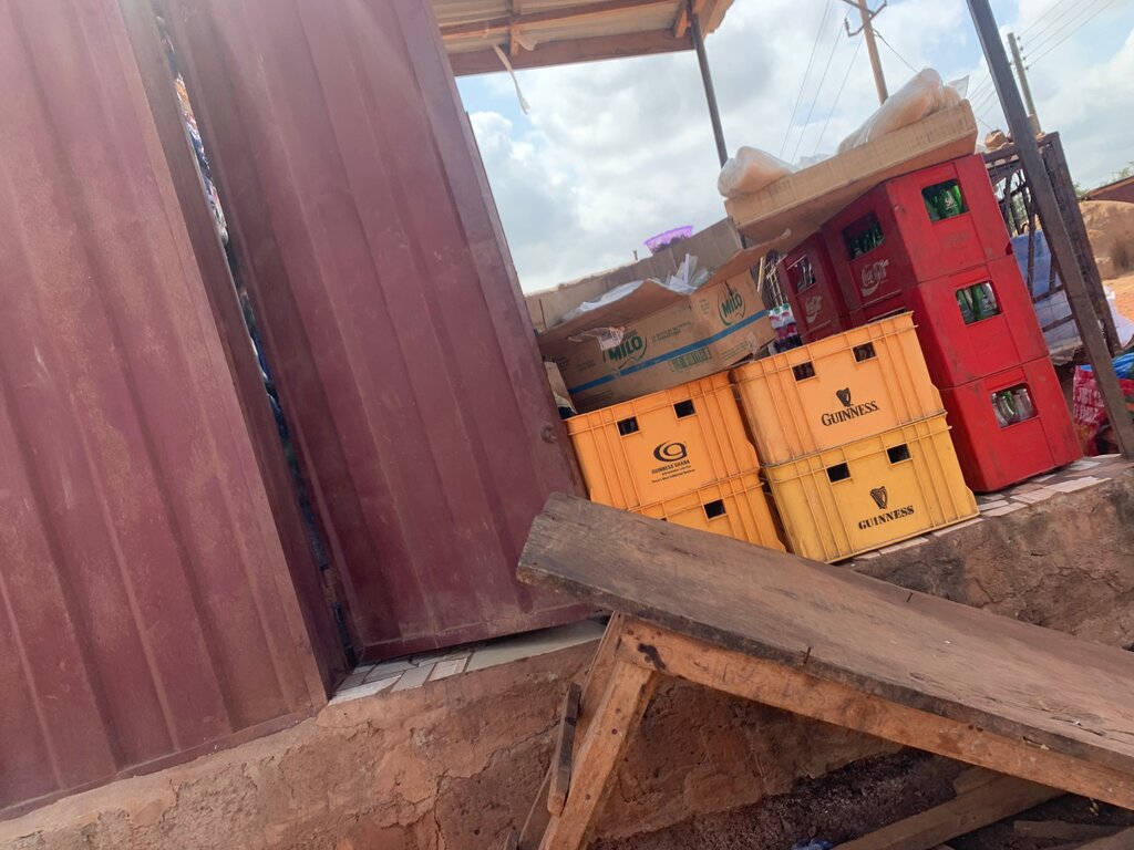 Market Nyame Y3 Enterprise, Dünya, foto