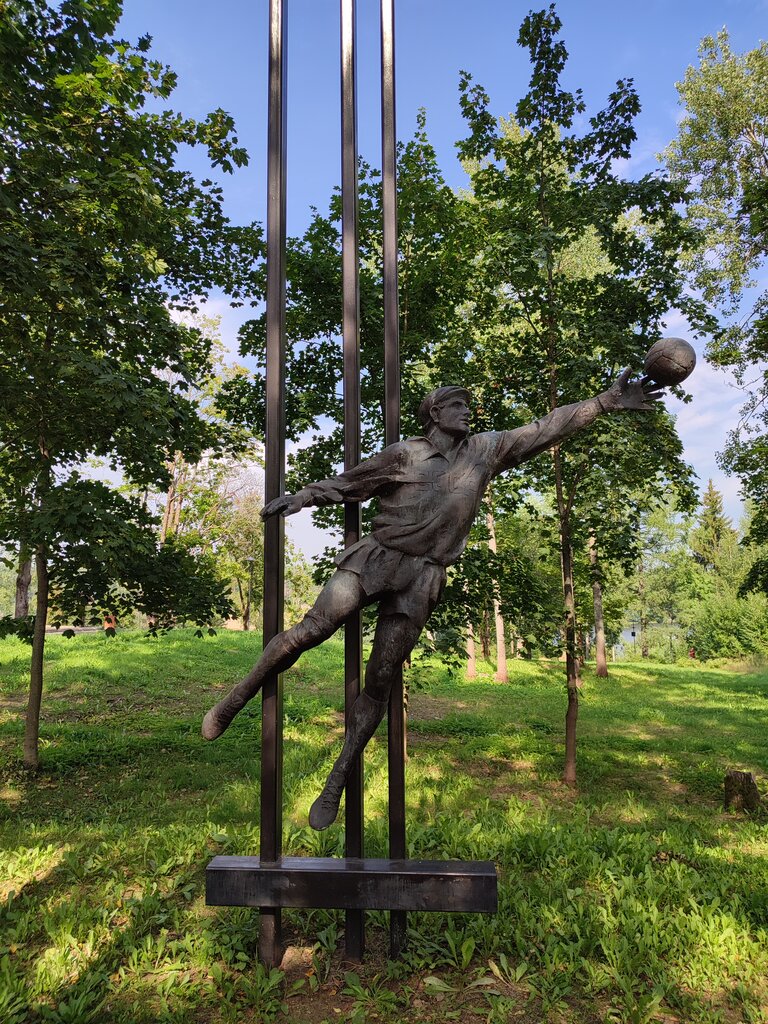 Anıt, heykel Monument to goalkeeper Lev Yashin, Saint‑Petersburg ve Leningradskaya oblastı, foto