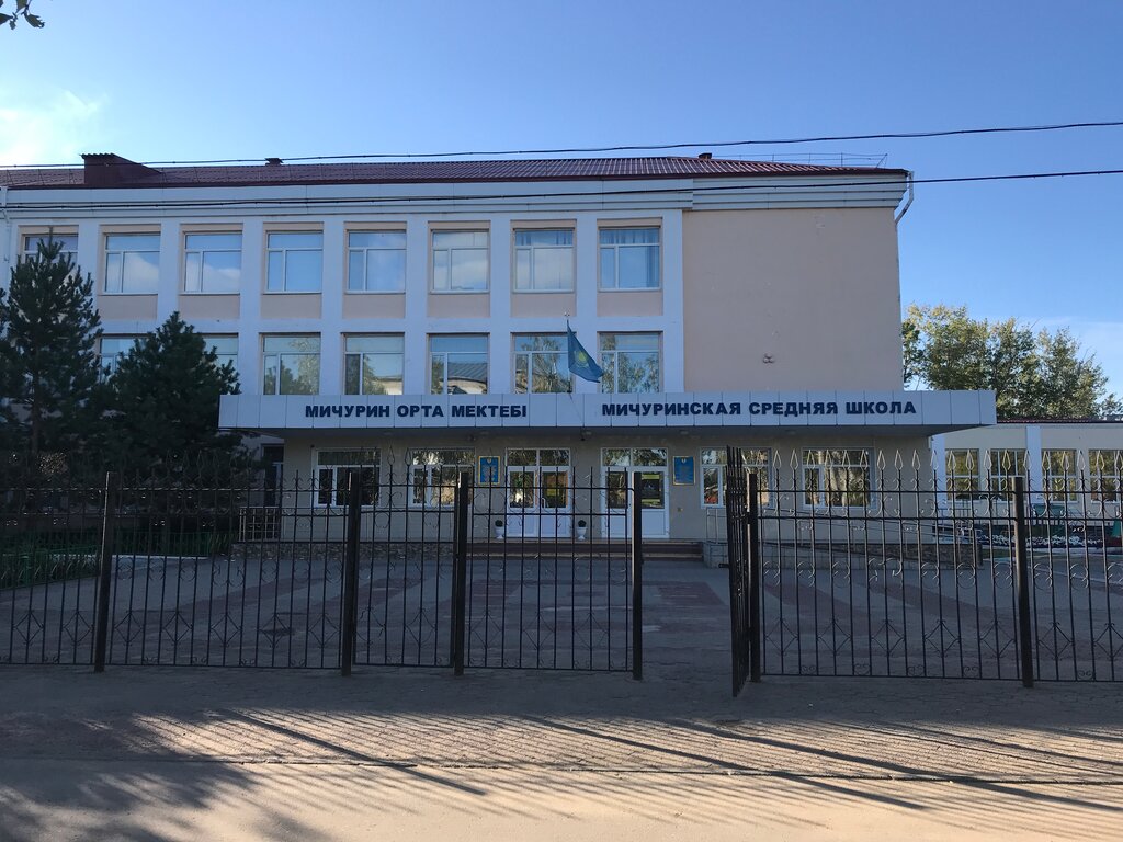 Ortaokul Michurinsk comprehensive school, Kostanay eyaleti, foto