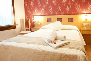 Hostal Abami II (Calle San Bernardo No:35, Municipios Madrid, Madrid), otel  Madrid'den