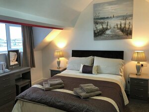 The Haven Guest House (Wales, Isle of Anglesey, Holyhead), otel  Holyhead'den