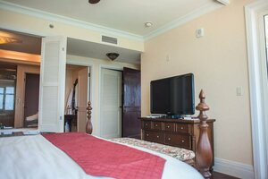 Palmyra Luxury Beach Condo (Saint James Parish), otel  Dünya'dan