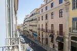 Altido Exclusive 4br home w/3 workspaces&garden in Baixa (Rua da Madalena No:102), otel  Lizbon'dan