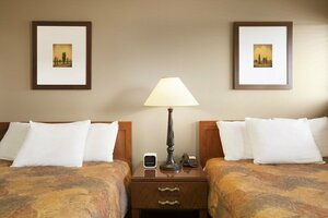 Central Suite Hotel (Alberta, Lloydminster, Meridian Avenue), otel  Lloydminster'dan
