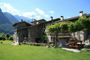 Le Case dei Baff (Lombardy, Sondrio, Via dei Mulini, 19), otel  Lombardiya'dan