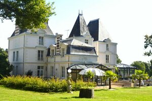 Le Domaine du Chêne Vert (Pays de la Loire, Mayenne, Arrondissement de Château-Gontier, Craon, Route de Nantes), otel