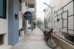 Oyo 16685 SilverKey CD Sohna Road (State of Haryana, Gurugram District, City of Gurugram, sektor 48), otel