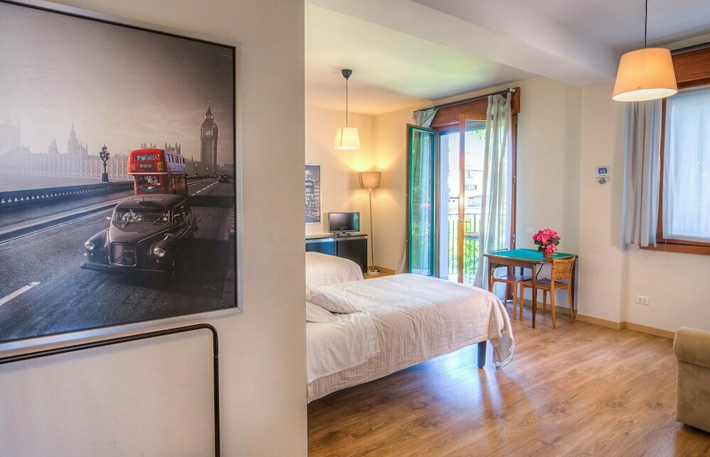 Otel Rita's Garden, Lombardiya, foto