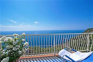 Sapphirius (Campania, Salerno, Via Umberto I), otel  Praiano'dan