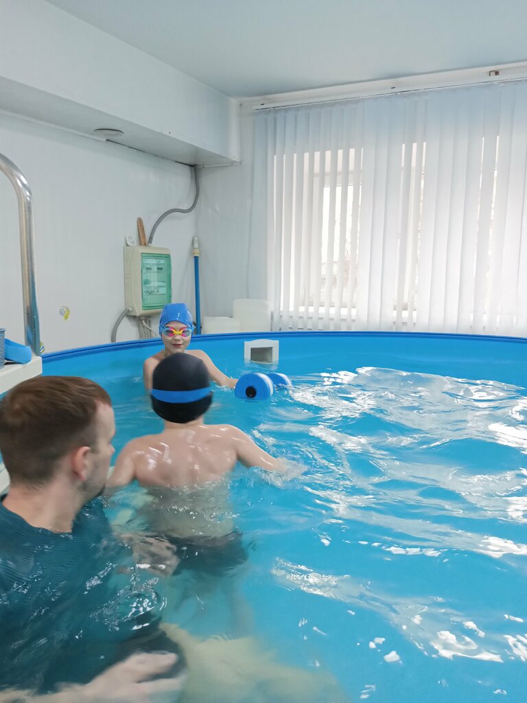 Yüzme havuzları Detsky basseyn Solnechny, Novosibirsk, foto