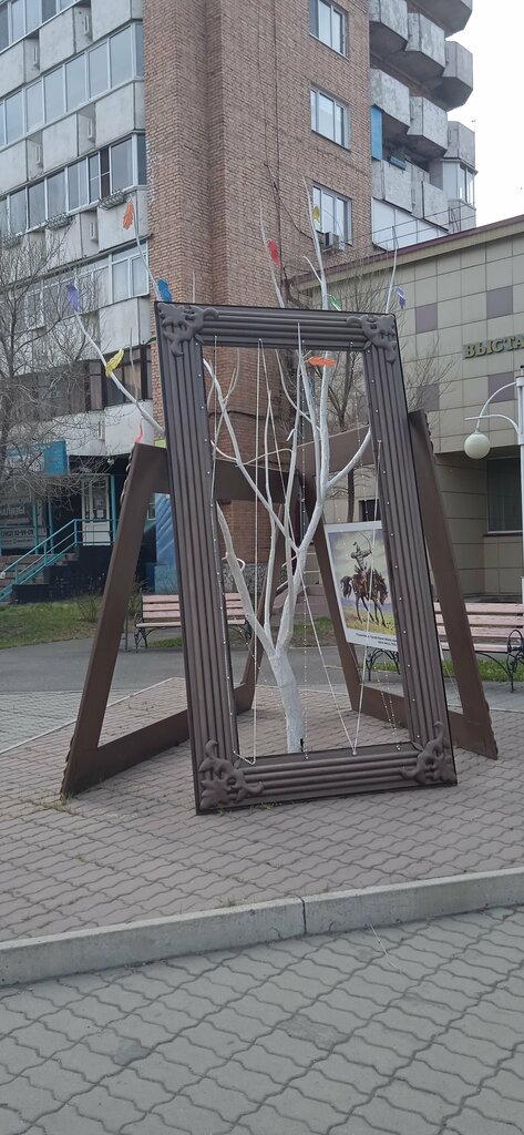 Park, sokak heykeli Дерево искусств, Abakan, foto