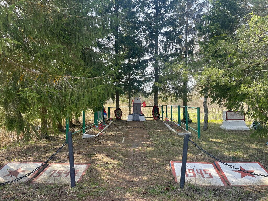 Anıt, heykel Жителям деревни Валовщина, не вернувшимся с войны, Saint‑Petersburg ve Leningradskaya oblastı, foto