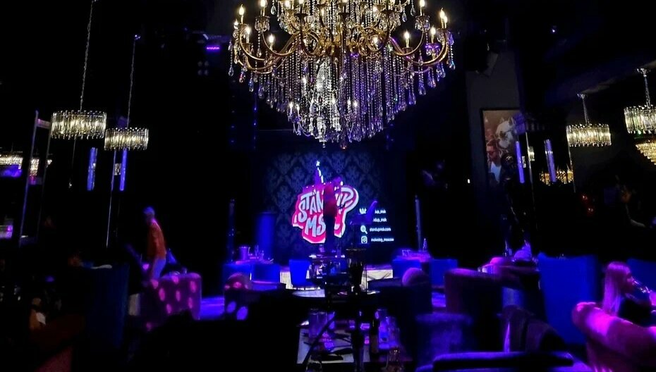 Standup kulübü Smoke Dog, Moskova, foto