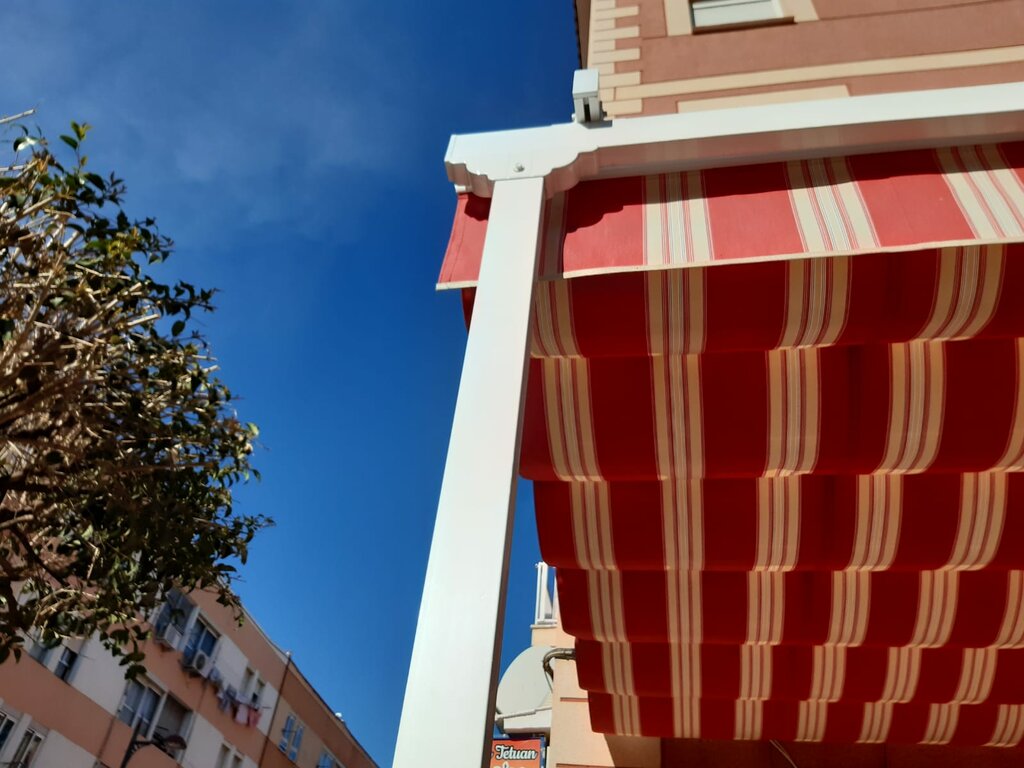 Çerçeve ve çadır yapıları Toldos Br, Madrid, foto