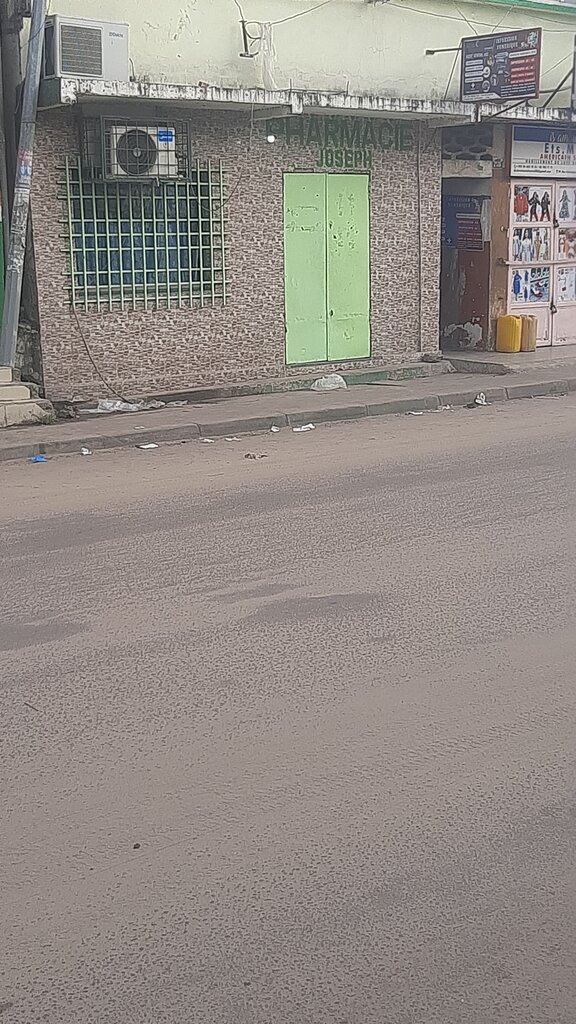 Eczaneler Pharmacie, Brazzaville, foto