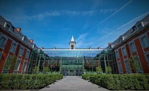 Royal Hainaut SPA & Resort Hotel (Bourgogne-Franche-Comté, Côte-d'Or, Arrondissement de Montbard, Moutiers-Saint-Jean, Place de l'Hôpital, 6), otel  Valenciennes'den