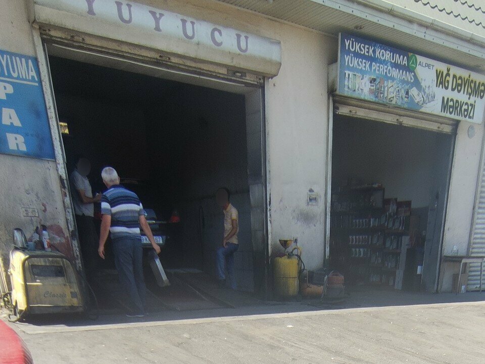 Oto yıkama Yuyucu, Bakü, foto
